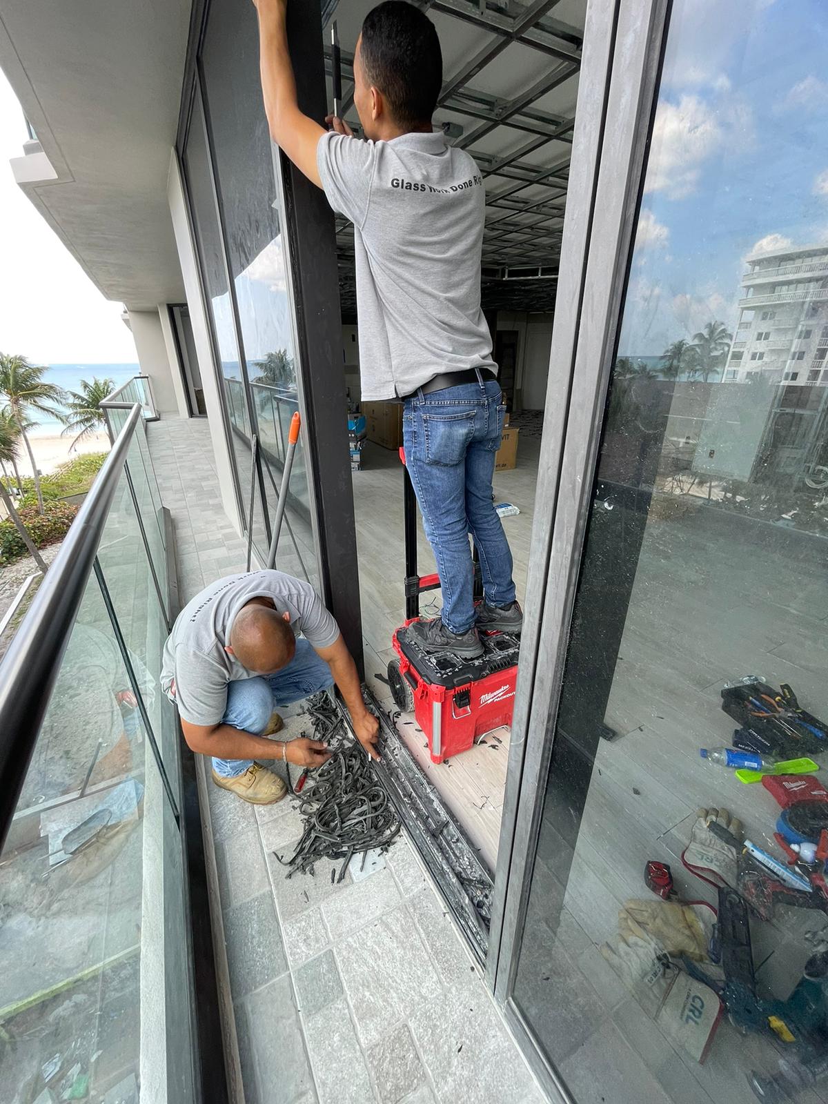 Replace Glass Door/Window - Cracked glass Repair Miami